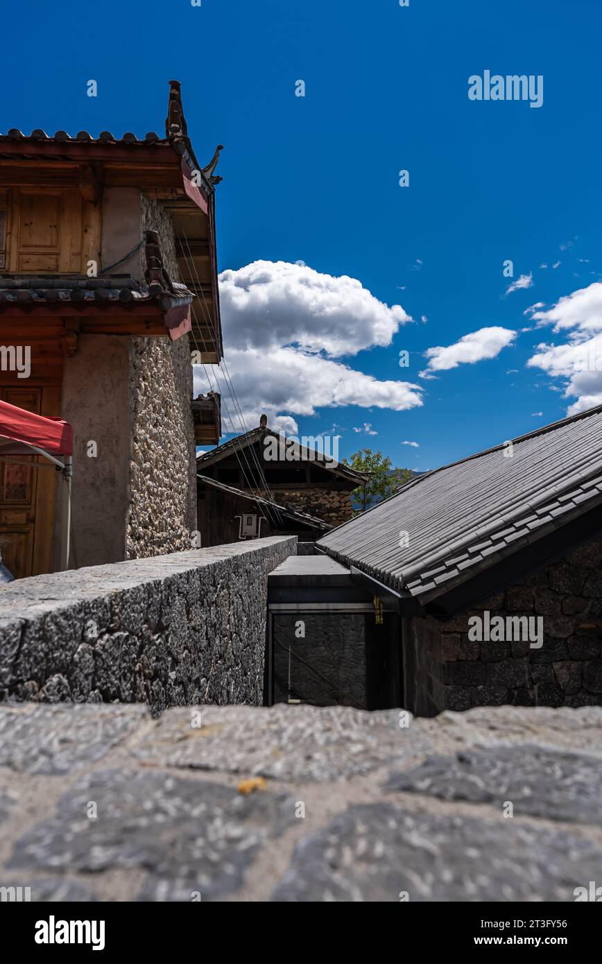 Gravel buildings in Yuhu Village, Lijiang City, Yunnan Province Stock ...