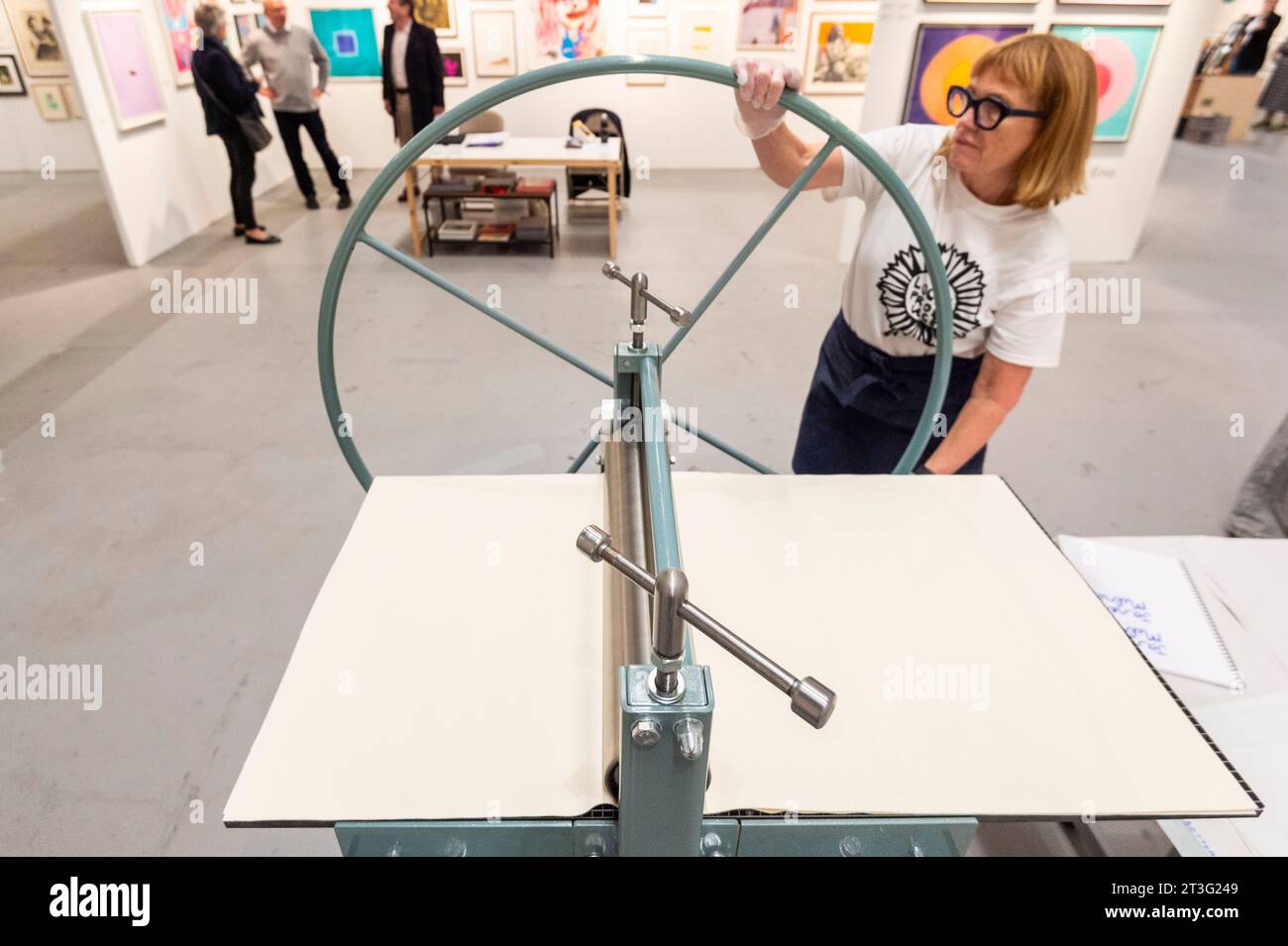 London, UK. 25 October 2023. Contemporary artist and printmaker Janet ...