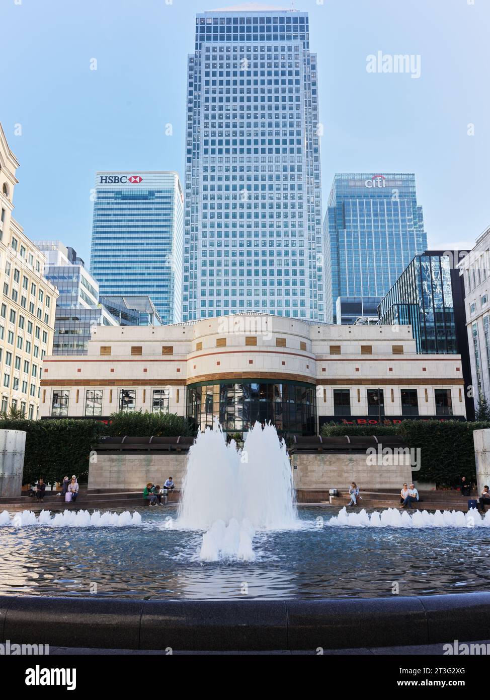 One Canada Square, skyscraper at Canary Wharf, London, England Stock ...