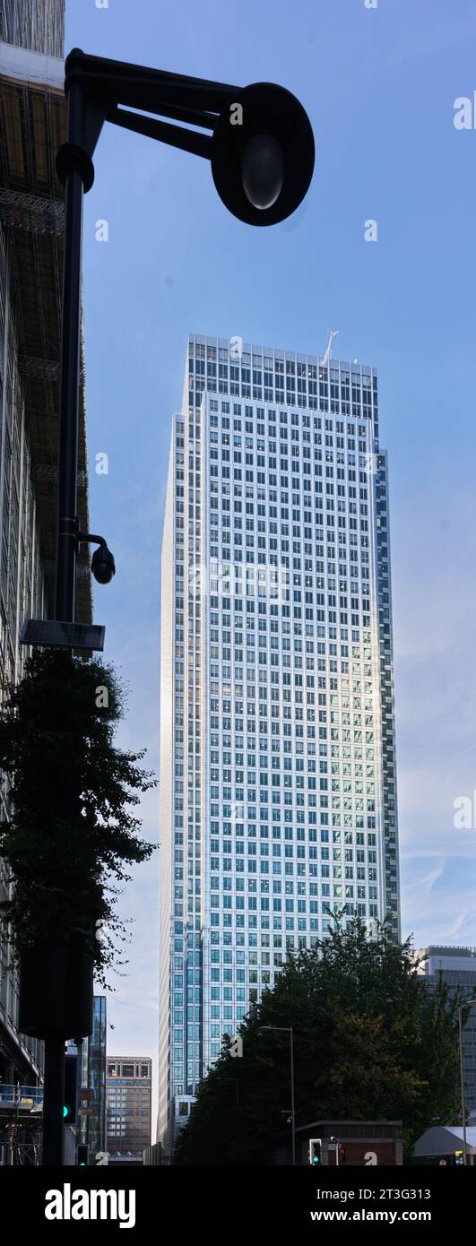 Canada square at canary wharf hi-res stock photography and images - Alamy