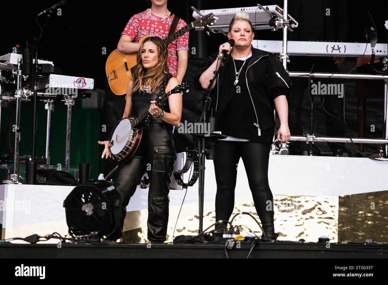 The Chicks | Emily Strayer and Natalie Maines performing at American ...