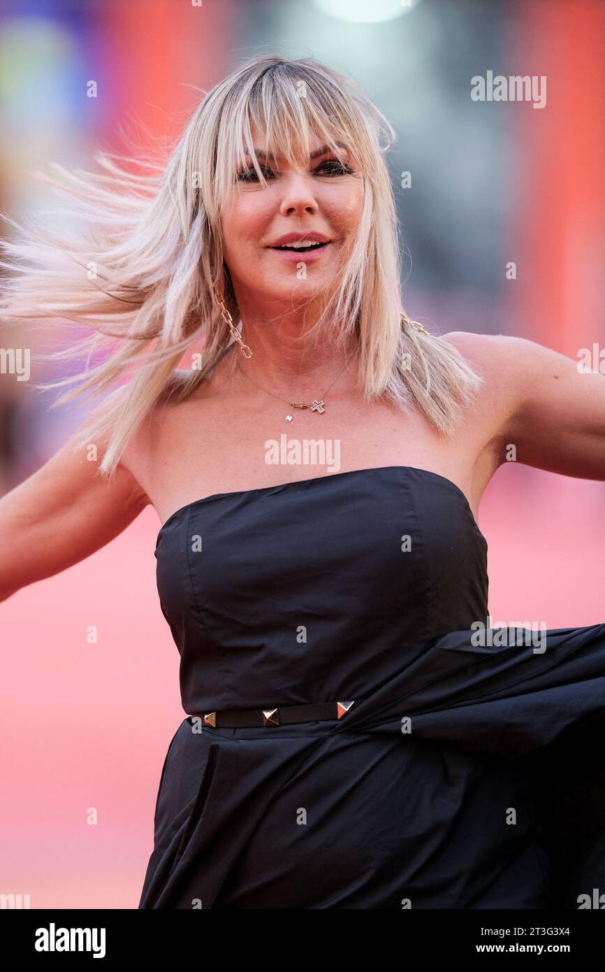 Matilde brandi red carpet hi-res stock photography and images - Alamy