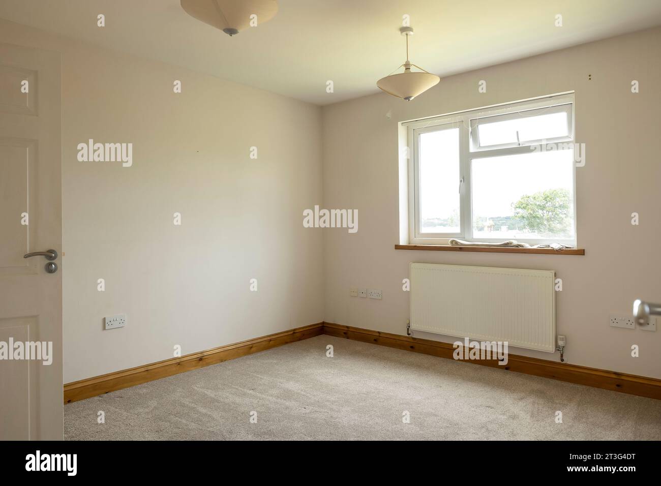 Empty bedroom hi-res stock photography and images - Alamy