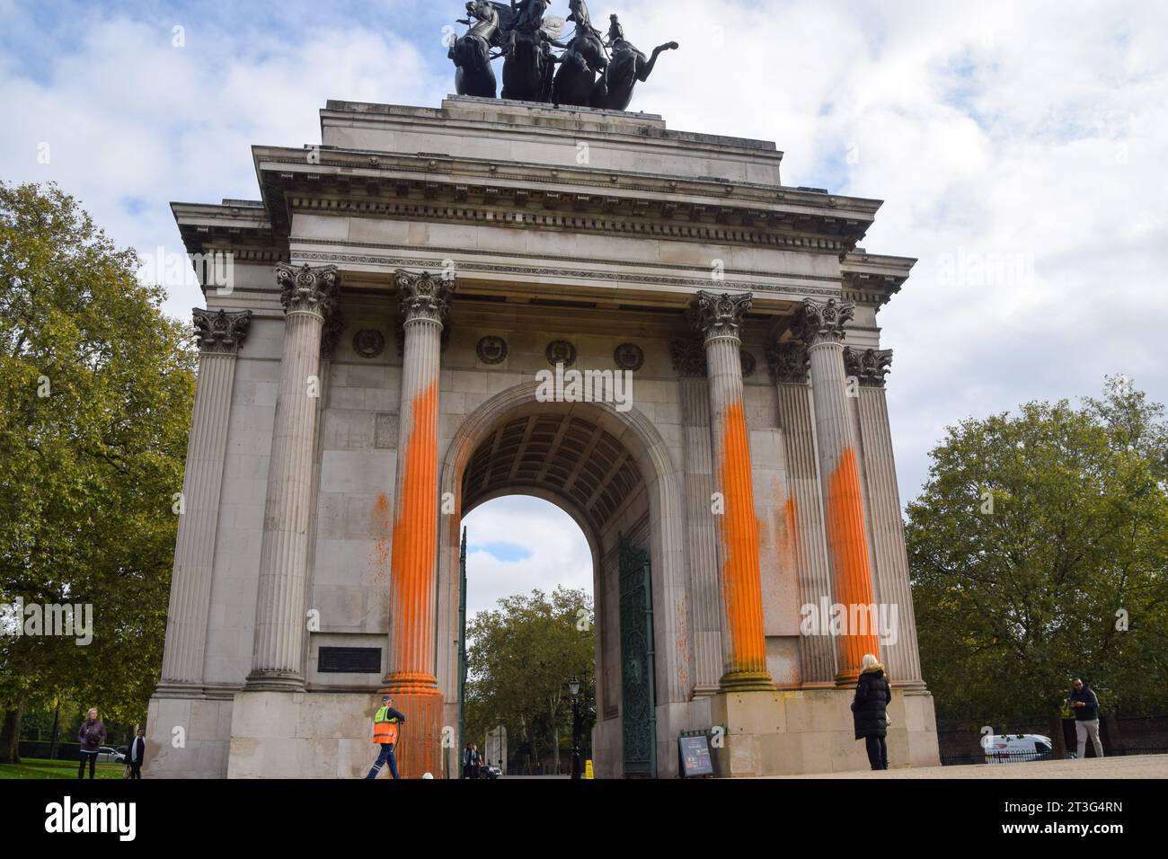 London, England, UK. 25th Oct, 2023. A worker cleans the orange paint ...