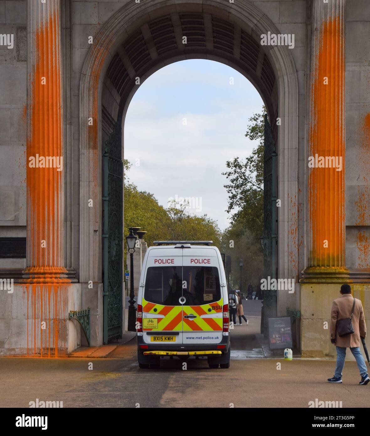London, England, UK. 25th Oct, 2023. Police on the scene after the ...