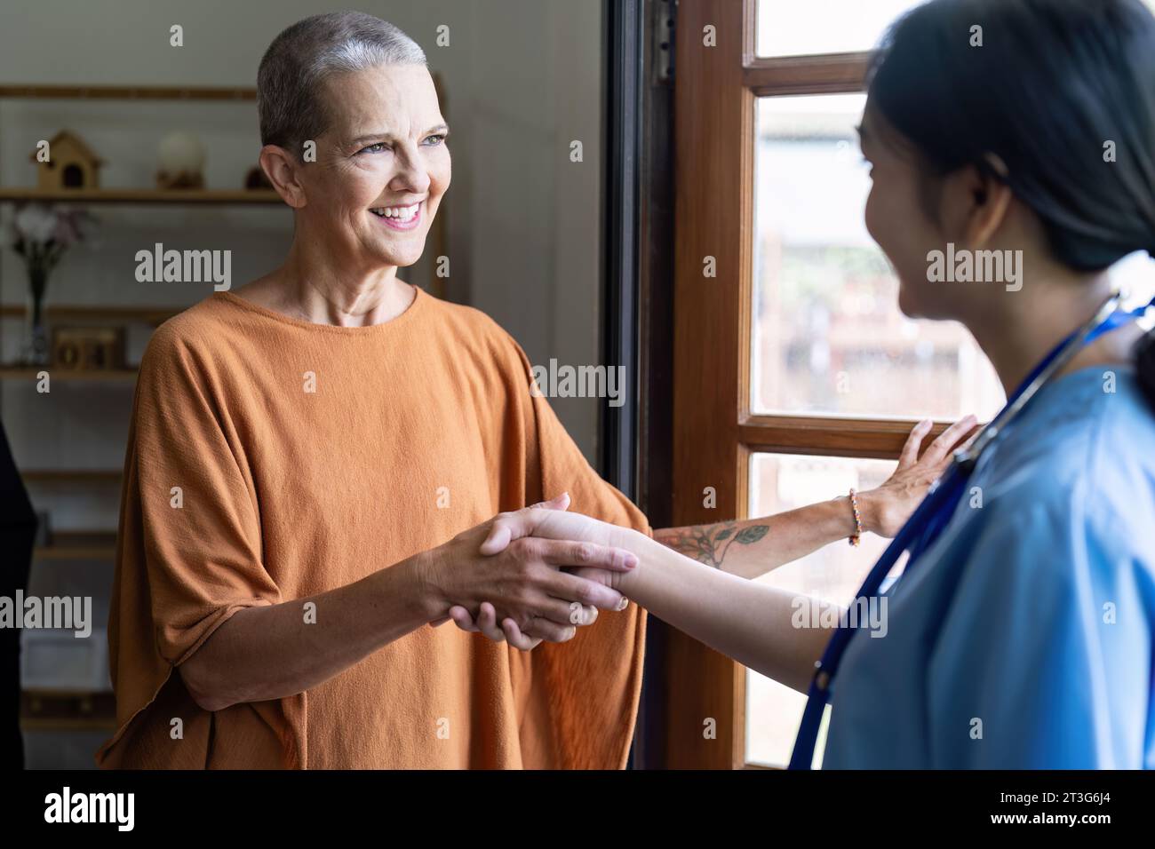 Doctor home visit door hi-res stock photography and images - Alamy