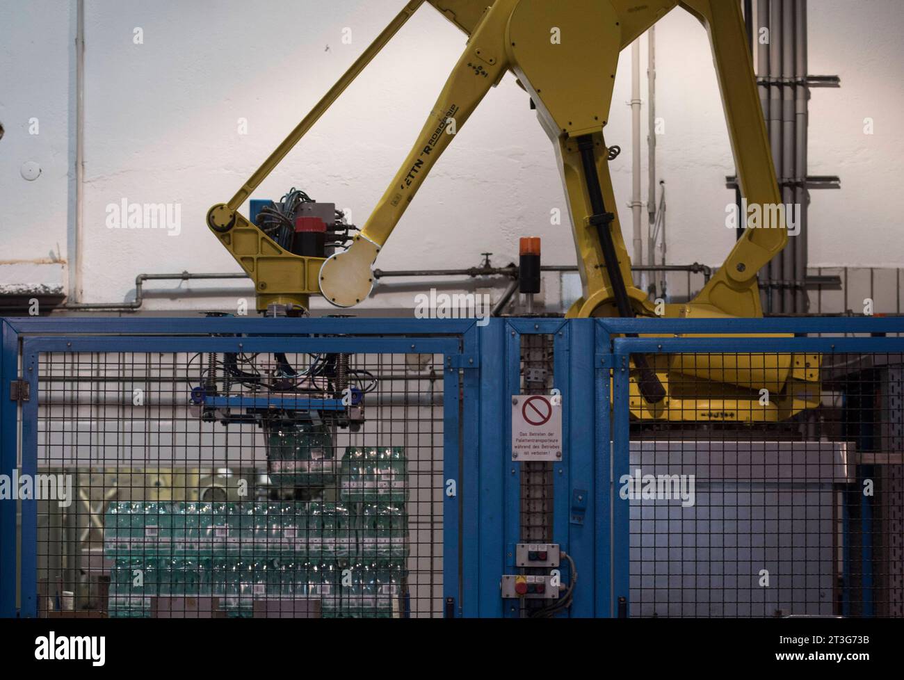 Industrial robots in use through artificial intelligence for the ...