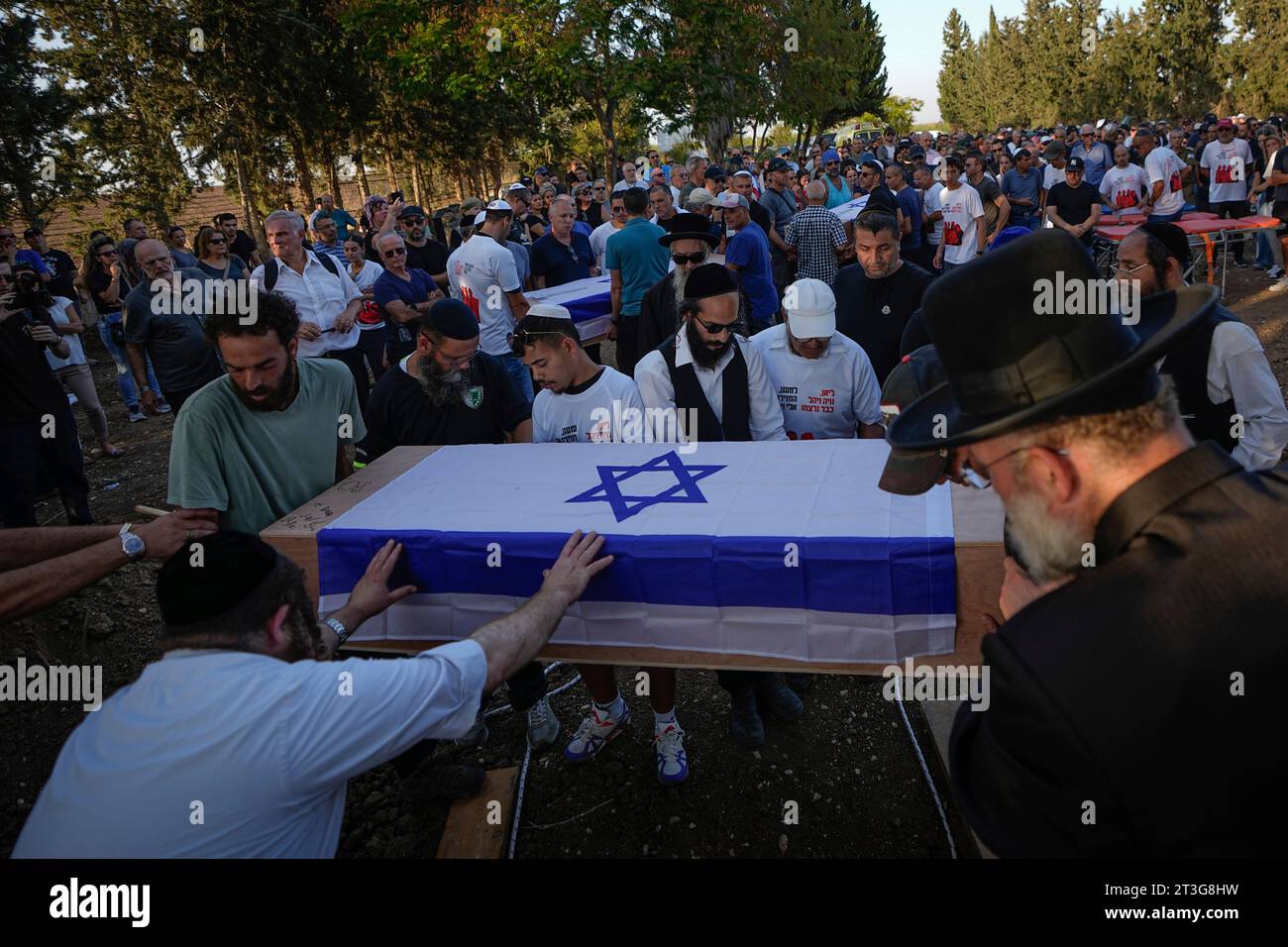 Mourners carry the coffins of British-Israelis Lianne Sharabi and her ...
