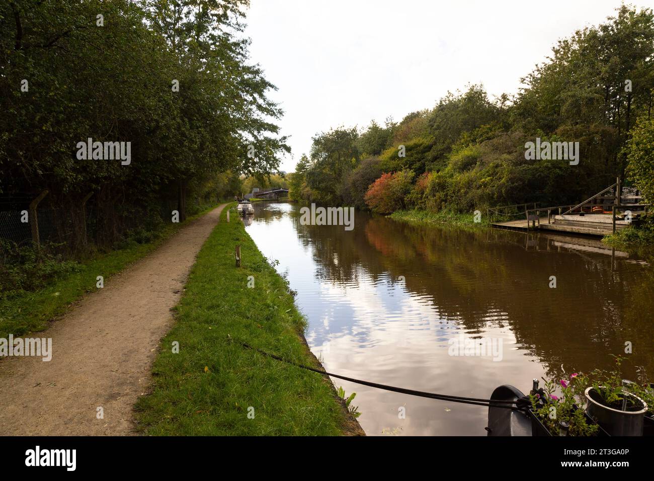 The Calder & Hebble Navigation canal between Shepley Bridge and ...