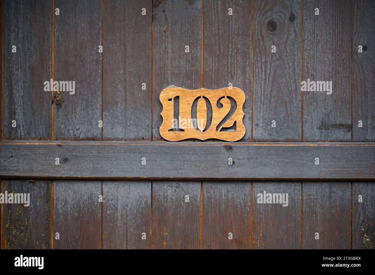 House number 102 sign hi-res stock photography and images - Alamy