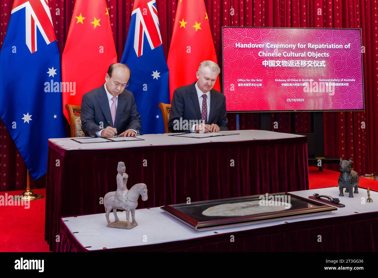 Tony burke australia hi-res stock photography and images - Alamy