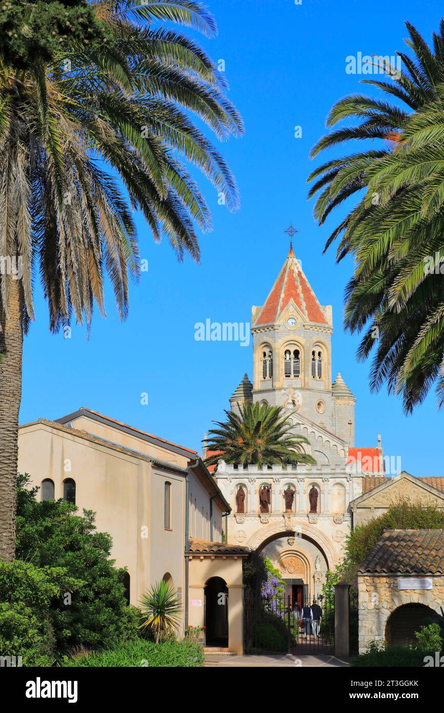France, Alpes Maritimes, Cannes, Lerins islands, Saint Honorat island ...