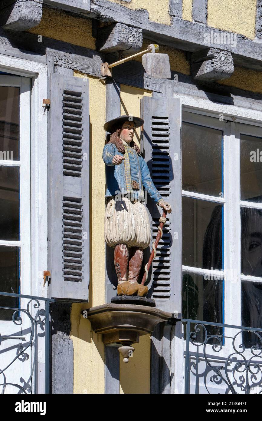 France, Finistere (29), Quimper, statue of a Breton man in traditional ...