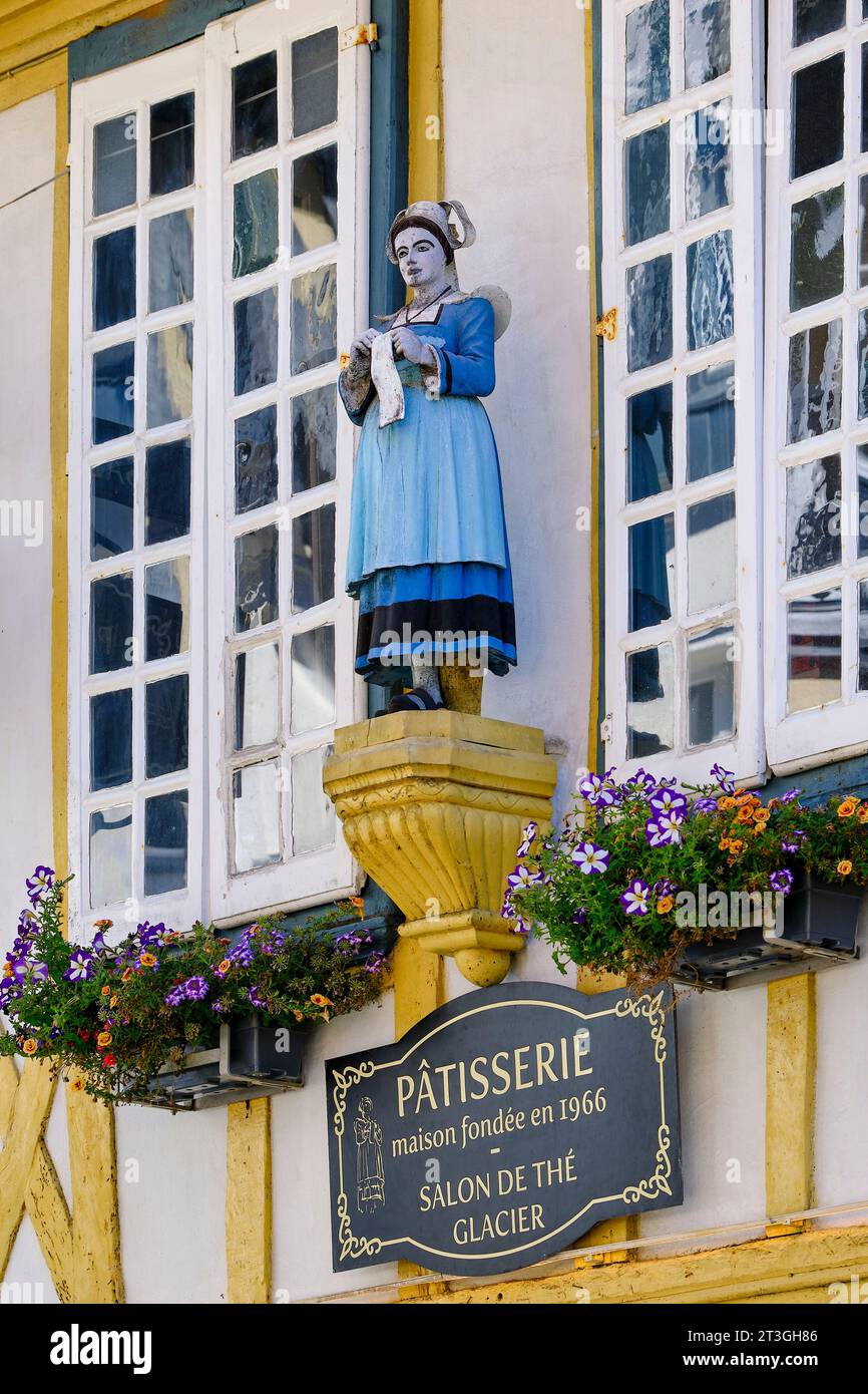 France, Finistere, Quimper, statue on a medieval house in the rue ...