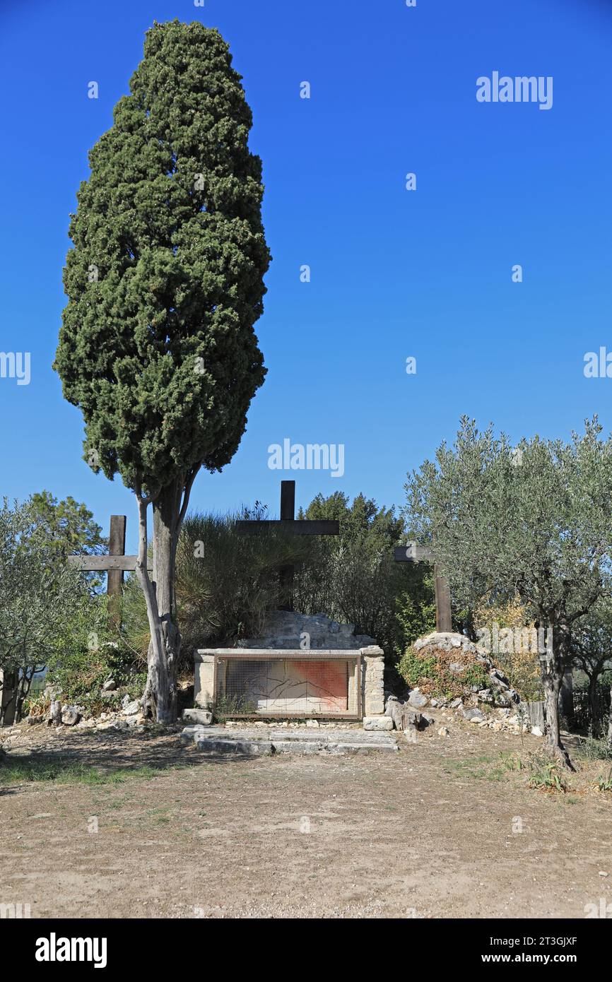 The Calvary on the site of the old château at Malaucène Vaucluse Stock ...