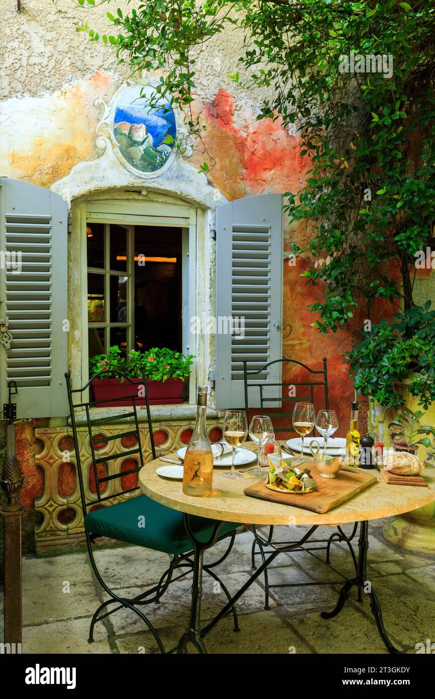 France, Var, Dracenie, Lorgues, restaurant Chez Bruno Stock Photo - Alamy