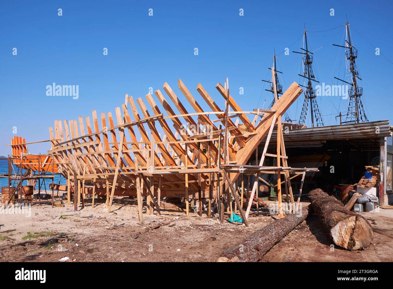 Greece, Chalkidiki, Ierissos, artisanal shipyard Stock Photo - Alamy