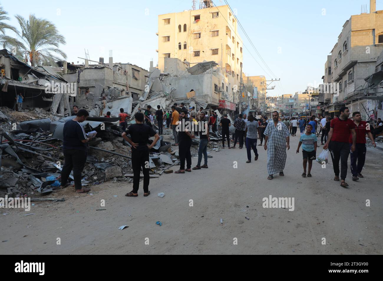 El-Maghazi, Gaza. 25th Oct 2023. Palestinians inspect a destroyed ...