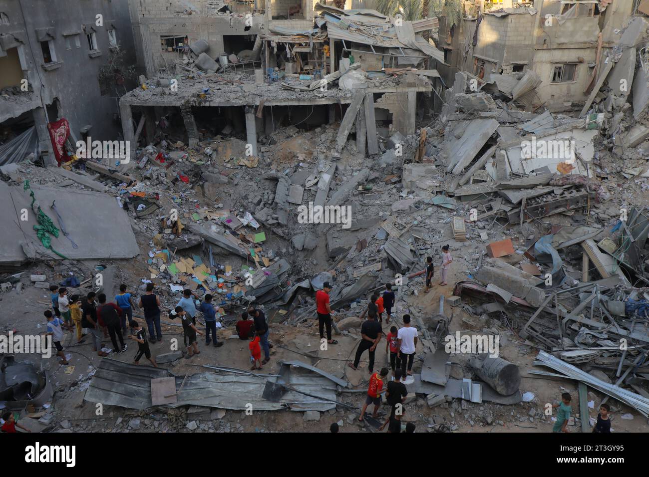 El-Maghazi, Gaza. 25th Oct 2023. Palestinians inspect a destroyed ...
