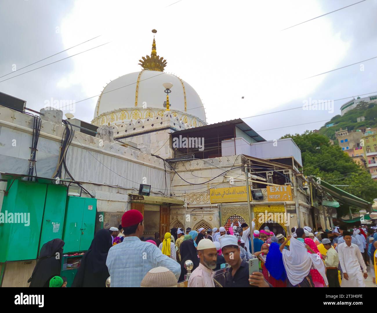 people visiting ancient Sufi Tomb of sufi saint Khawaja Moinuddin ...