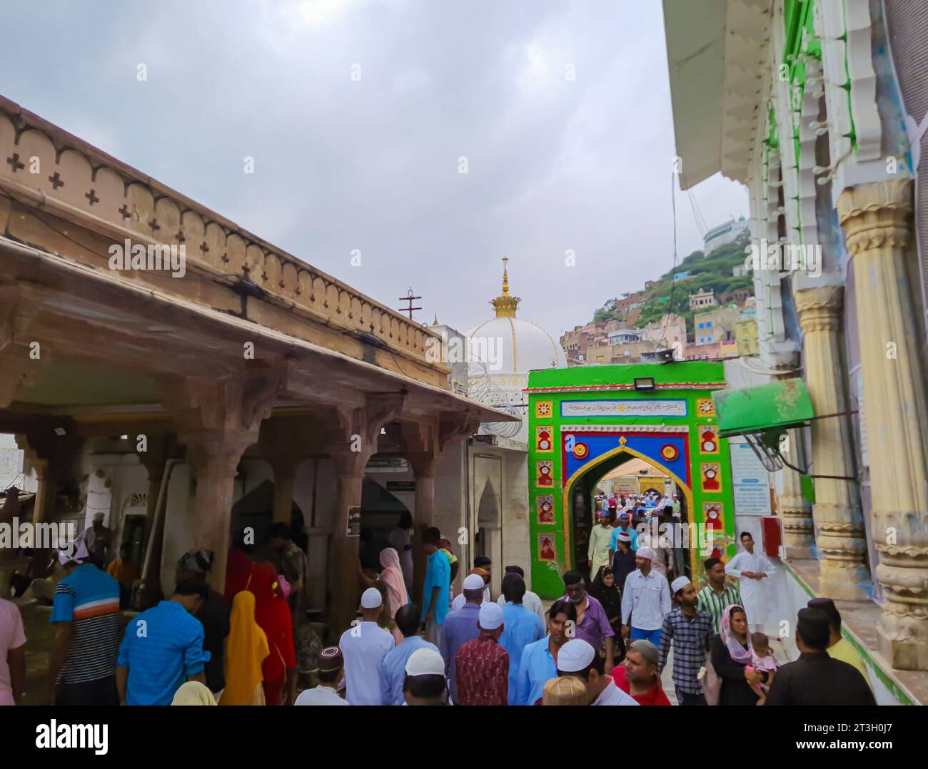 people visiting ancient Sufi Tomb of sufi saint Khawaja Moinuddin ...