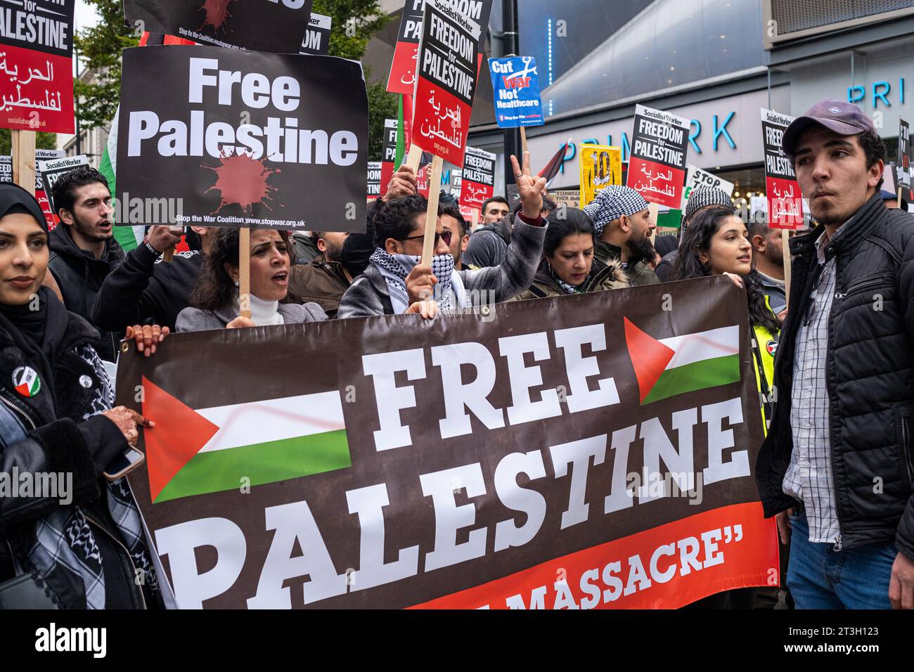 Pro palestine activists protesting hi-res stock photography and images ...