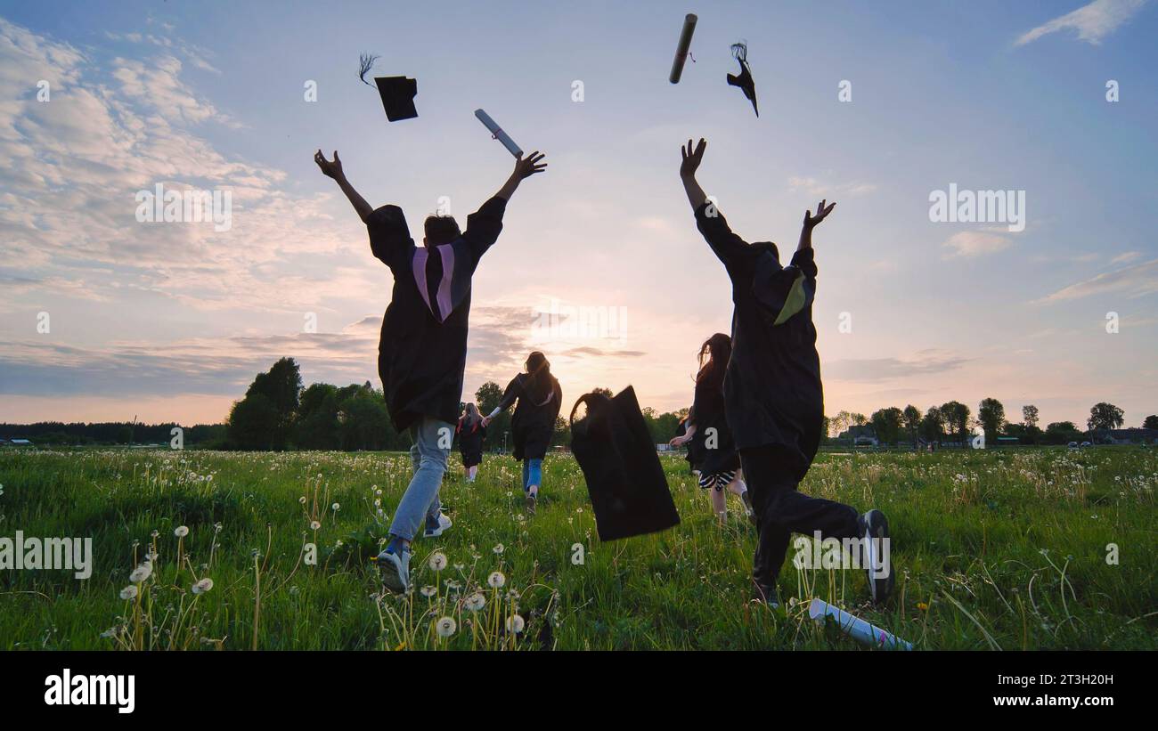 Graduation cap toss hi-res stock photography and images - Alamy