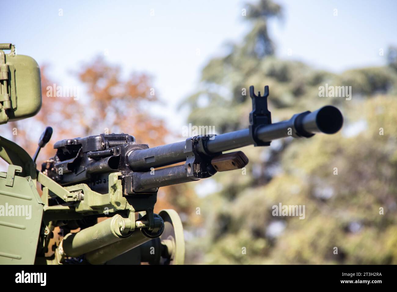 So called long pipes with big calibers of guns against armored vehicles ...