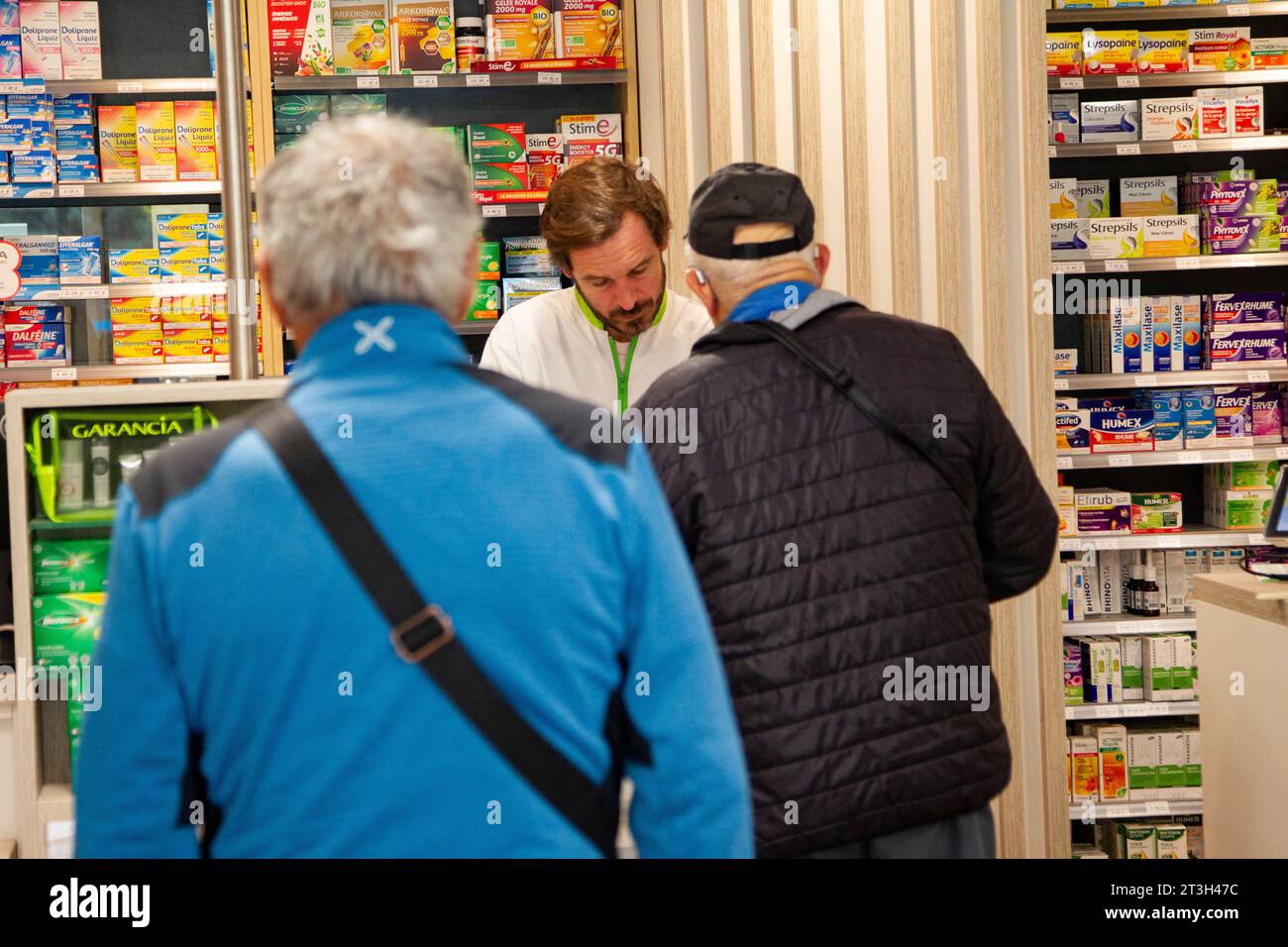 Briancon, France. 25th Oct, 2023. A pharmacist serves customers in a ...