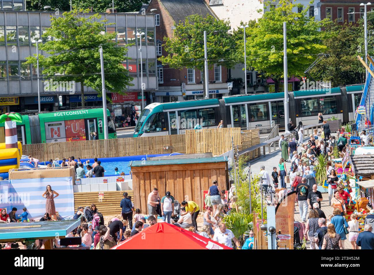 Sunny summer day at Nottingham Beach in the Market Square ...