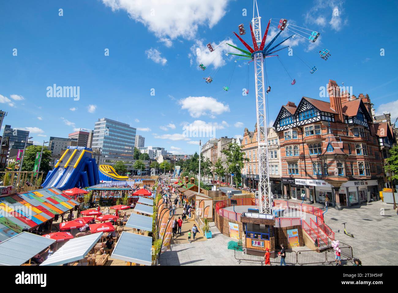 Sunny summer day at Nottingham Beach in the Market Square ...
