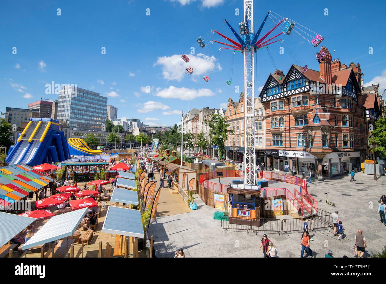 Sunny summer day at Nottingham Beach in the Market Square ...