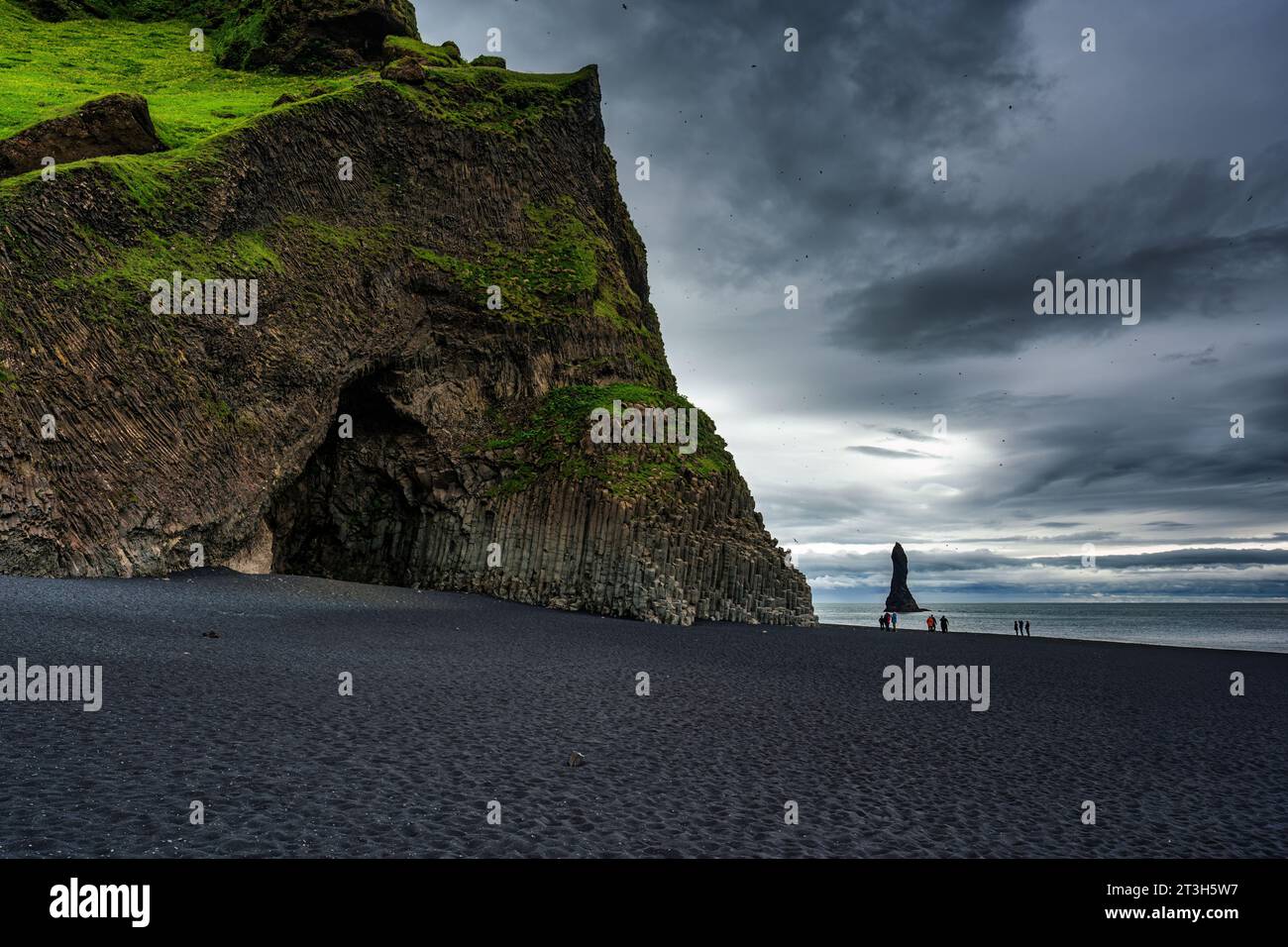 Reynisfjara halsanefshellir iceland hi-res stock photography and images ...