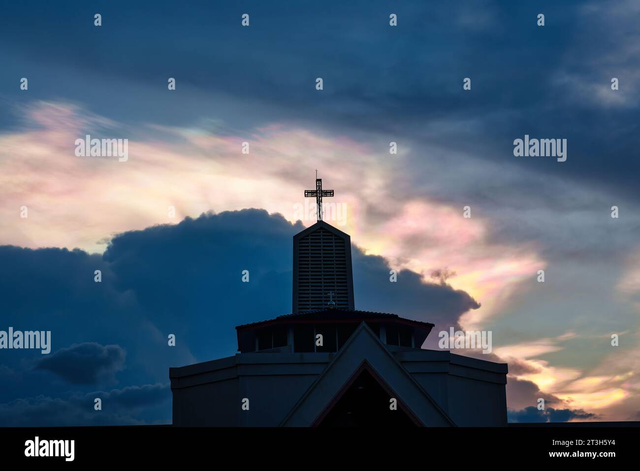 Sky christian glowing cross hi-res stock photography and images - Alamy