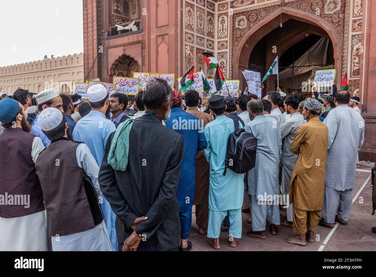 LAHORE, PAKISTAN - OCTOBER 20, 2023: Patricipants of a Pro-Palestine ...