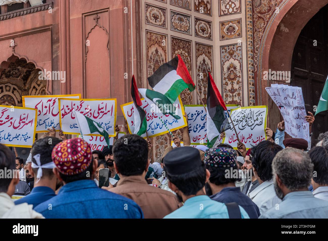 LAHORE, PAKISTAN - OCTOBER 20, 2023: Patricipants of a Pro-Palestine ...