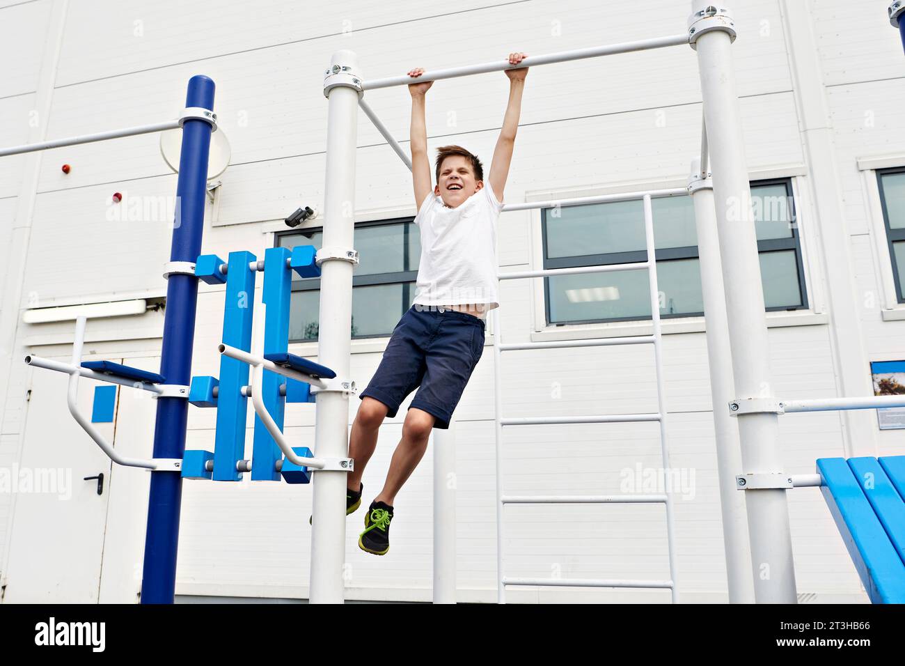 Boy gym workout hi-res stock photography and images - Alamy