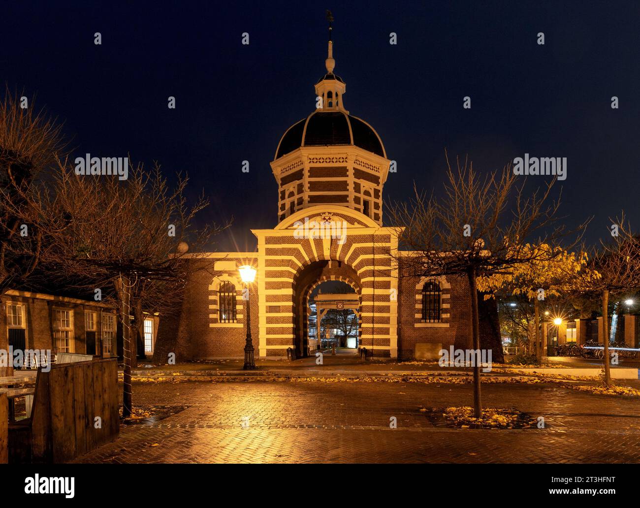 Leiden holland netherlands old town city gate hi-res stock photography ...