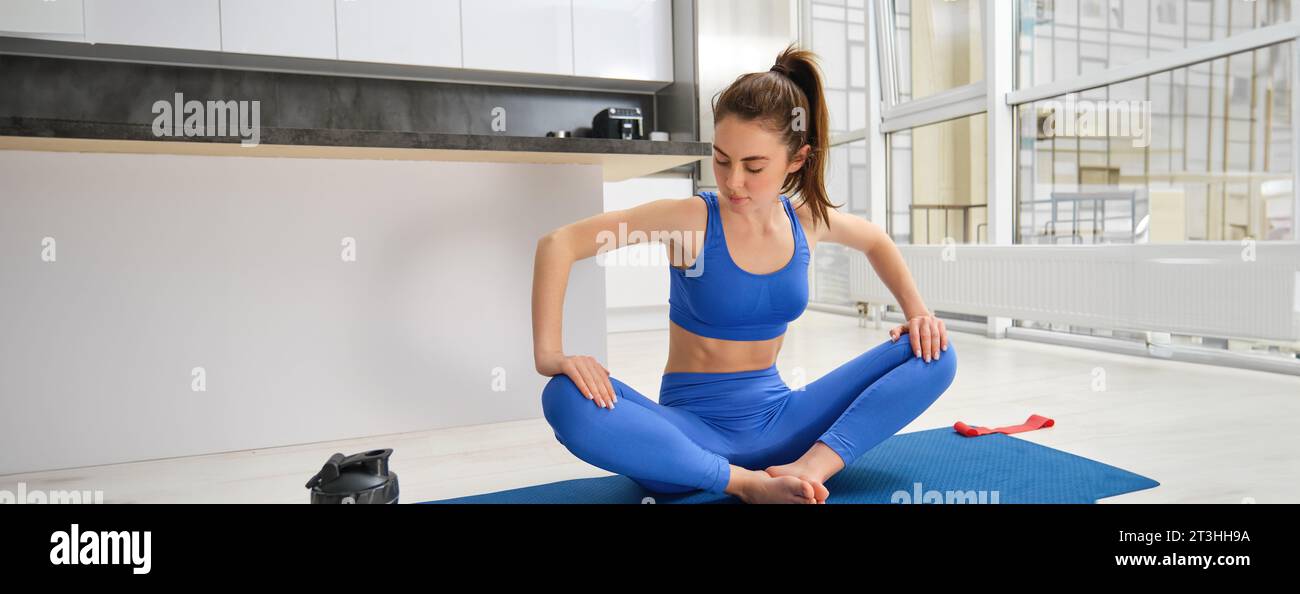 Portrait of young sportswoman, doing sports at home, workout ...