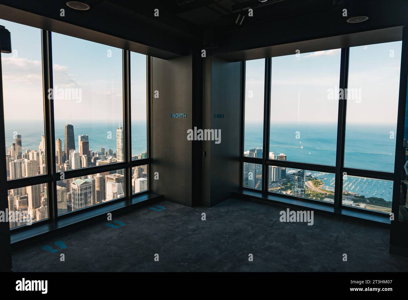 the northeast corner of the observation deck at Willis Tower, Chicago ...
