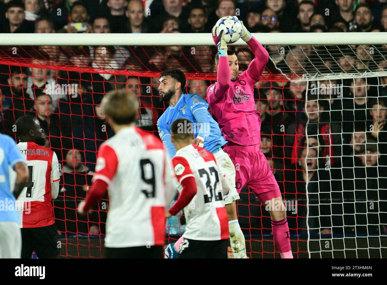 ROTTERDAM - Feyenoord goalkeeper Justin Bijlow during the UEFA Champions League group E match ...