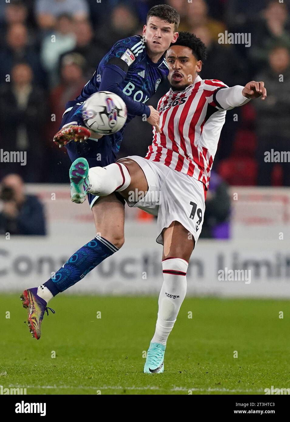 Stoke, UK. 25th Oct, 2023. Sam Byram of Leeds United (L) challenges ...