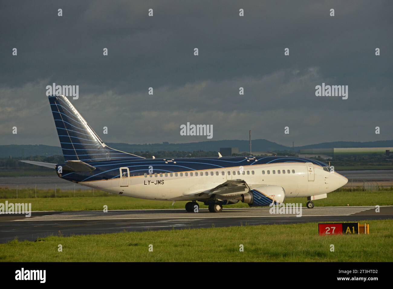 KLASJET BOEING 737-522, LY-JMS, taxiing for departure at LIVERPOOL JOHN ...