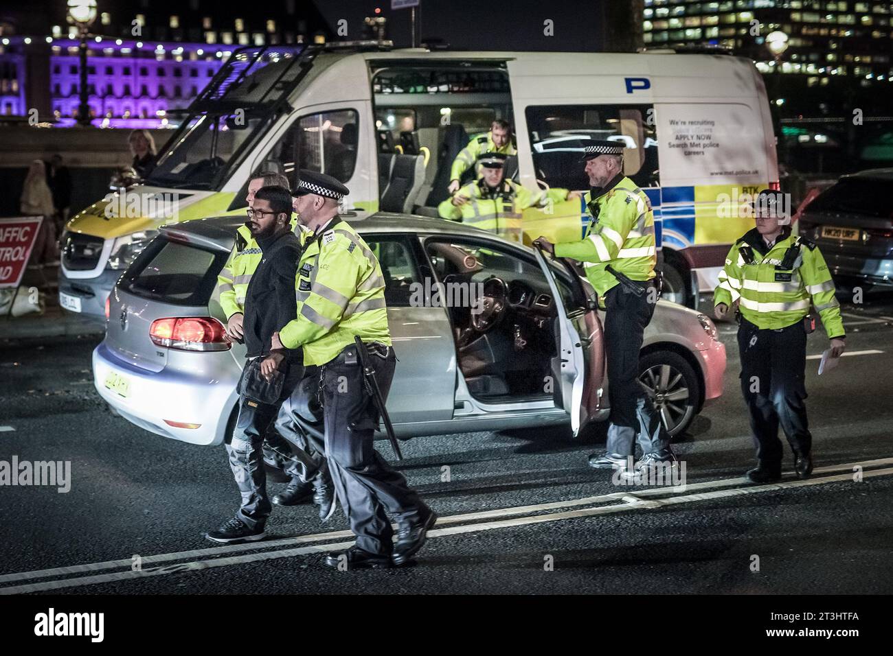 London, UK. 25th Oct 2023. Police make a swift arrest of an abusive ...