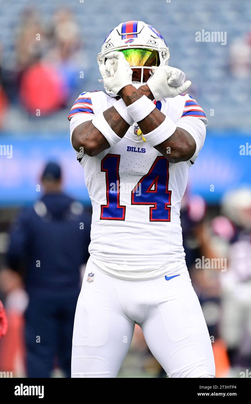 Oct 22, 2023; Buffalo Bills wide receiver Stefon Diggs (14) warms up ...