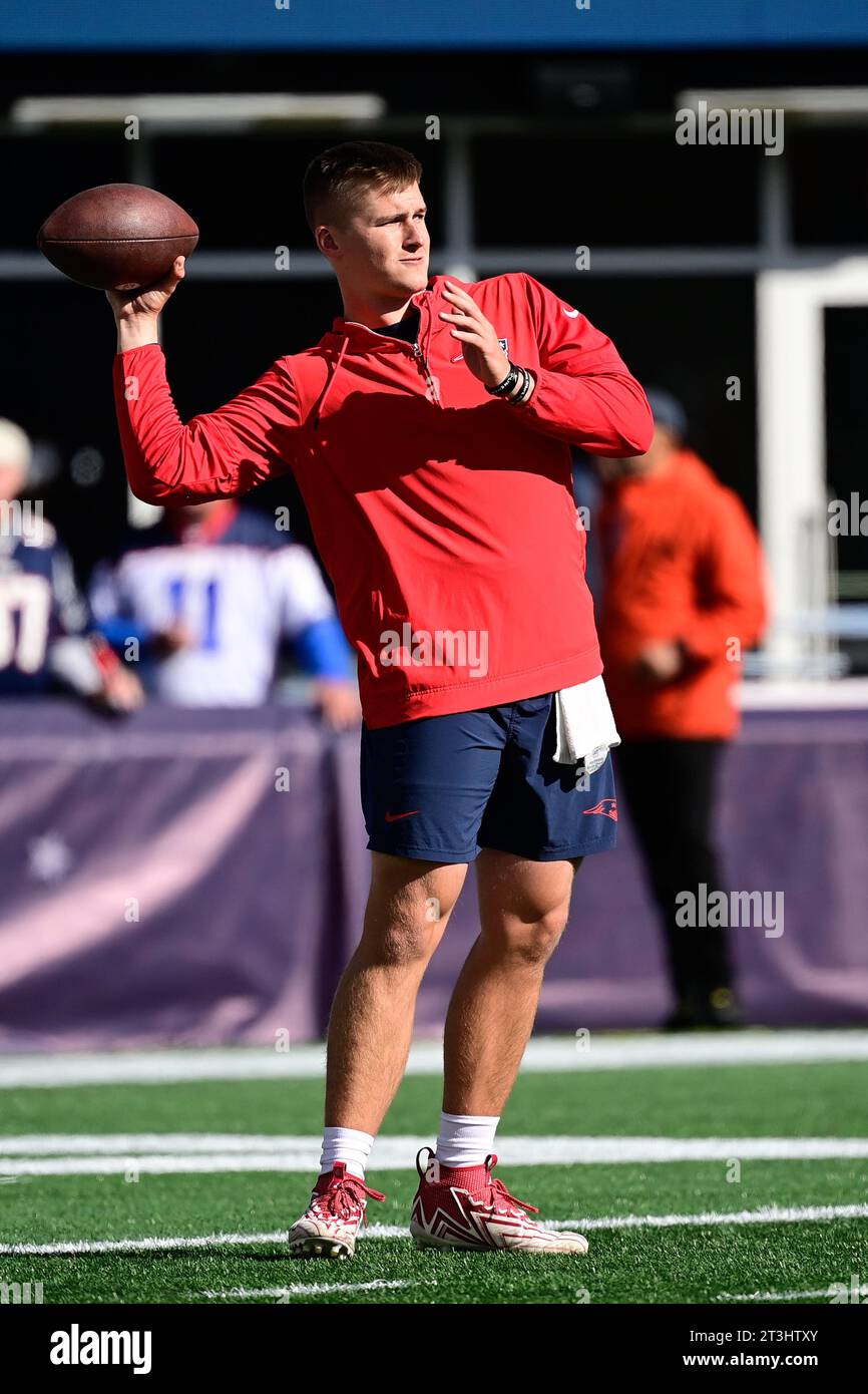 Oct 22, 2023; New England Patriots quarterback Bailey Zappe (4) warms ...