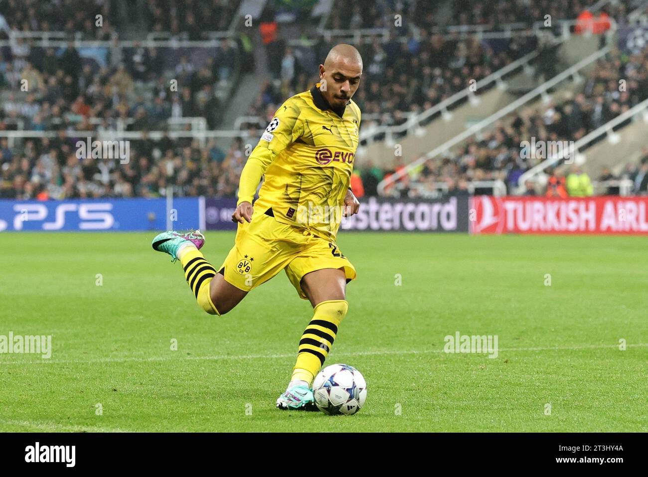 Donyell malen champions league hi-res stock photography and images - Alamy