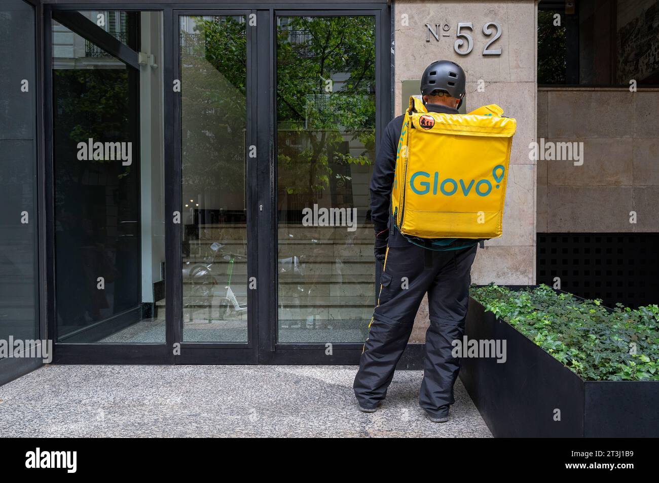 A worker from the Spanish start-up on-demand delivery company, Glovo ...