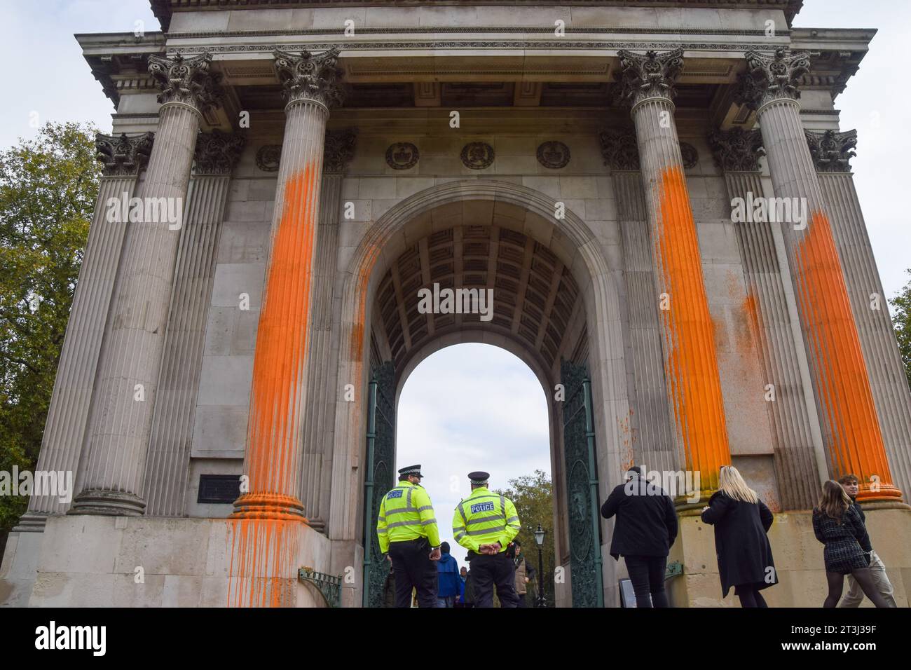 London, England, UK. 25th Oct, 2023. Police on the scene after the ...