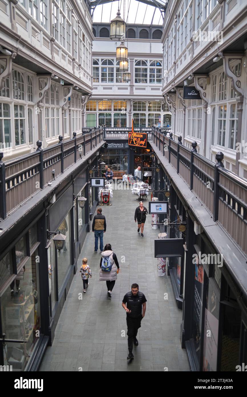 Victorian and edwardian arcades cardiff hi-res stock photography and ...
